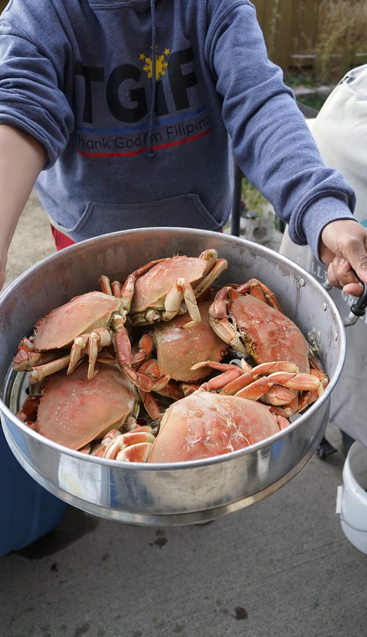 How to Cook and Clean Live Crab at Home – The Skinny Pot