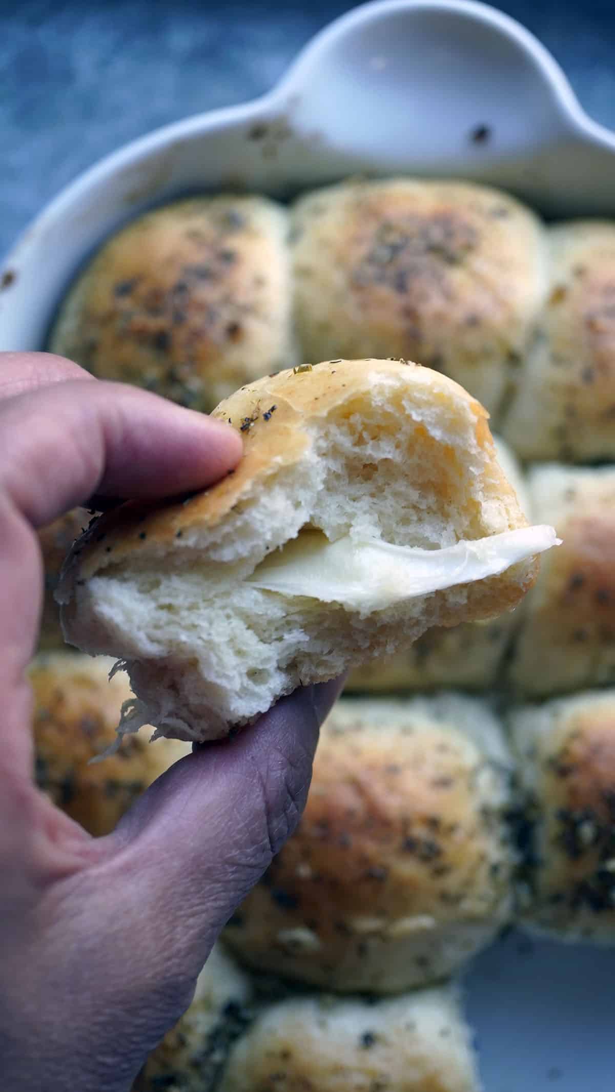Mozzarella-Stuffed Bread Rolls – The Skinny Pot